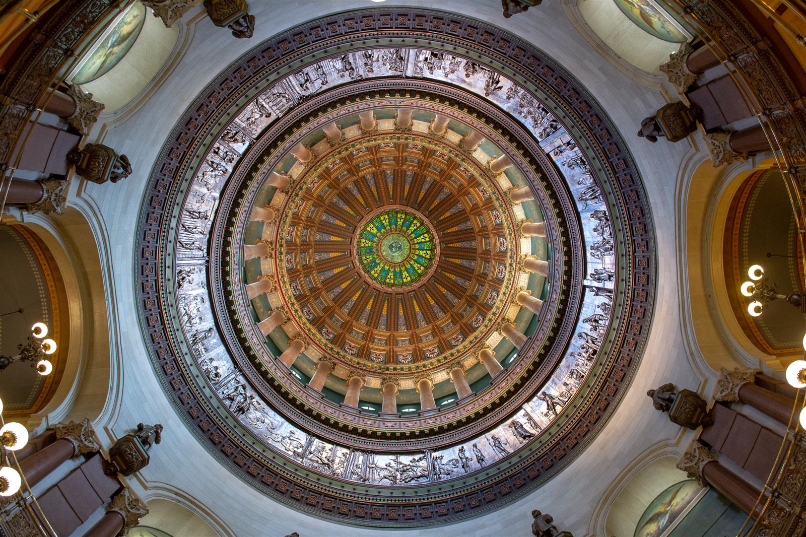 Illinois General Assembly passes hundreds of bills as session end ...