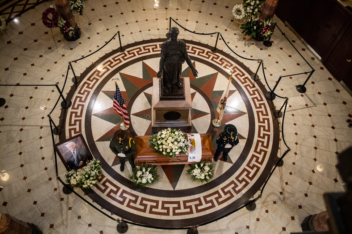 Former Gov. Jim Edgar lies in state at the Illinois Capitol | Capitol ...